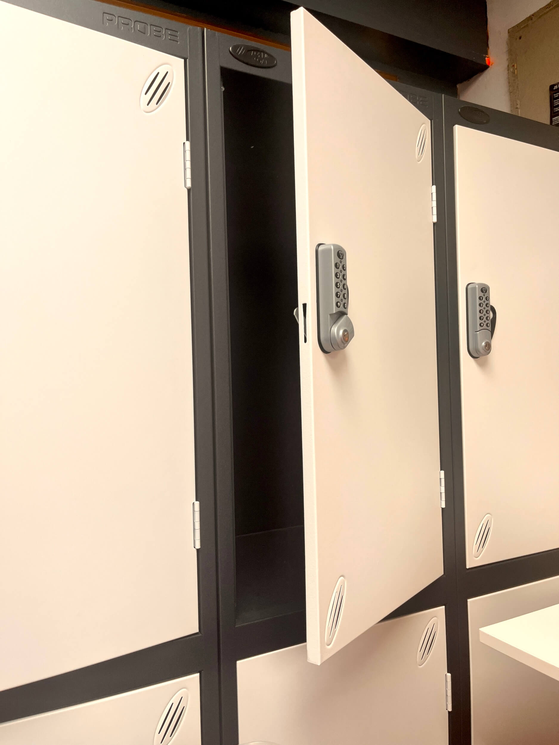 Locker Drop Off Service | Waeshous